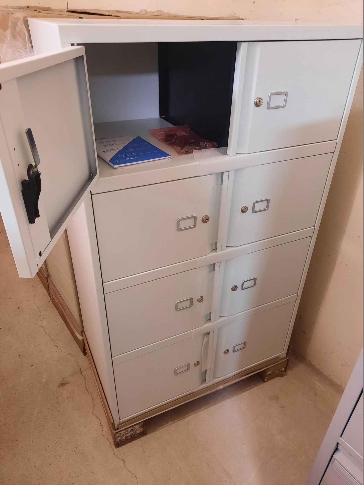 LOC 4 – 8 Door Locker | Gazelle Office Furniture