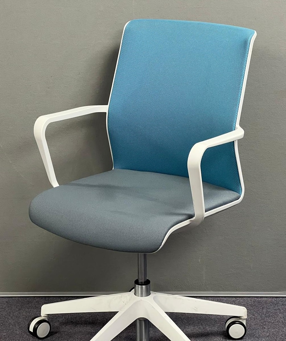 MC 2 – Senator Circo 2 Swivel Conference Chair | Gazelle Office Furniture